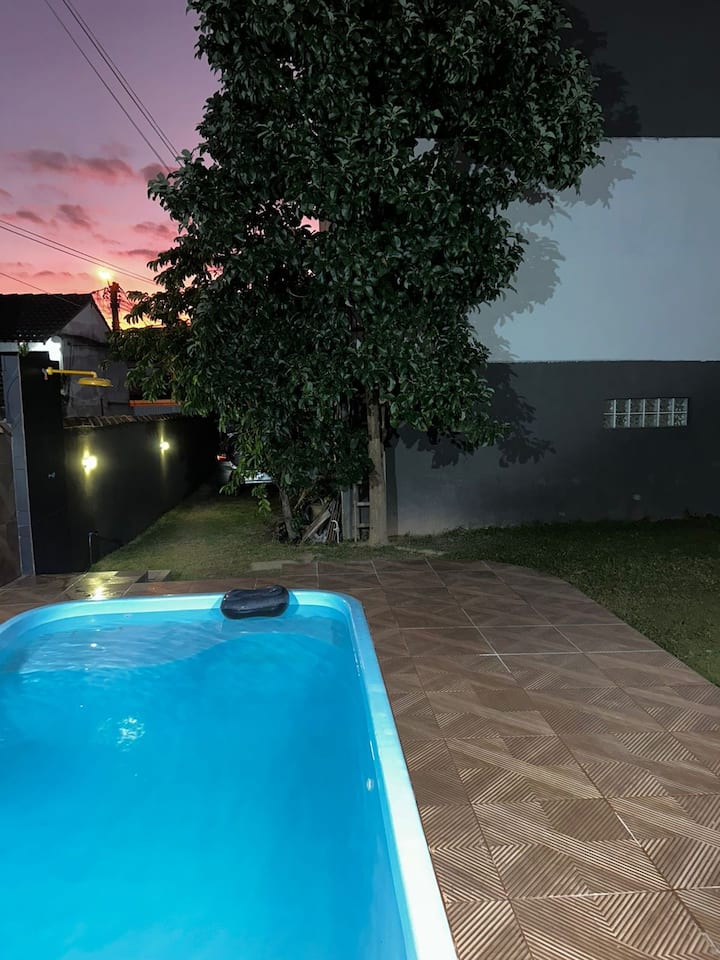 Casa Com Piscina Na Praia De Piratininga - Niterói