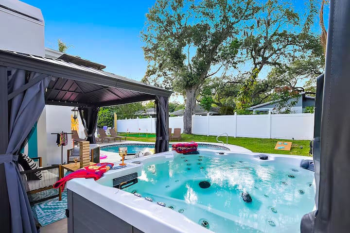 Heated Pool Beach House | Hot Tub, Fire Pit, Games - Tampa Bay, FL