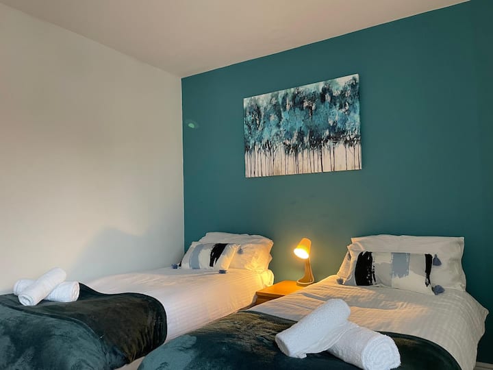 3 Twin Bedroom House In Central Swindon +Parking - Swindon