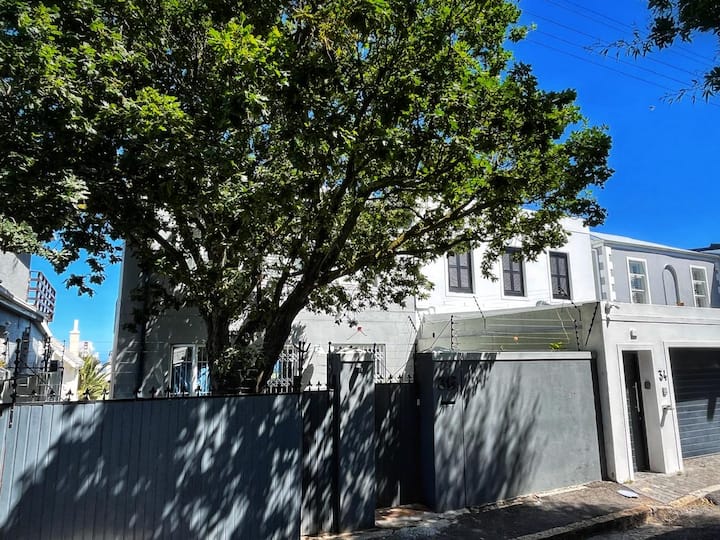Sea Point 2-bedroom Cottage Close To Promenade - Cape Town