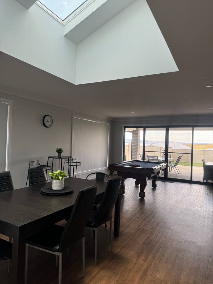 Entire 4 Bedroom Home - Sleeps 6 - Bathurst