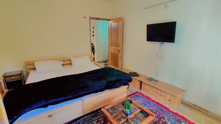 Samar's Nest - A Cozy Home With 3 Rooms & Kitchen - Manali
