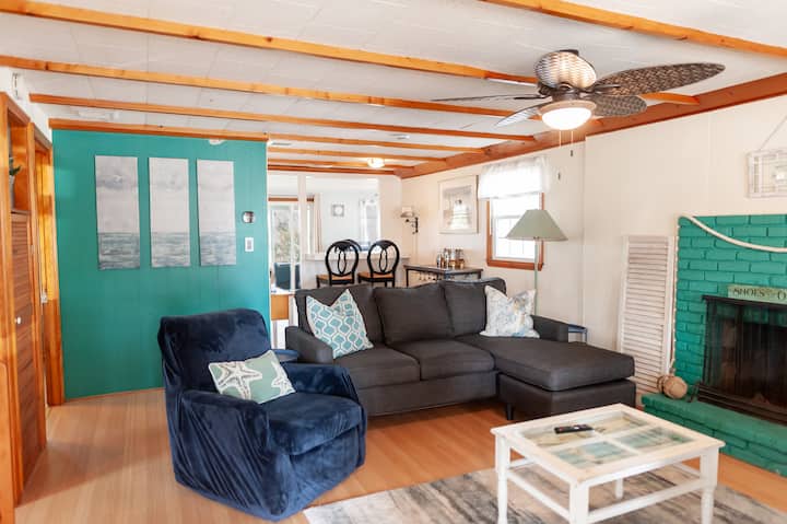 Dog-friendly Cottage W/ Backyard & Beach Vibes! - Seabrook, NH