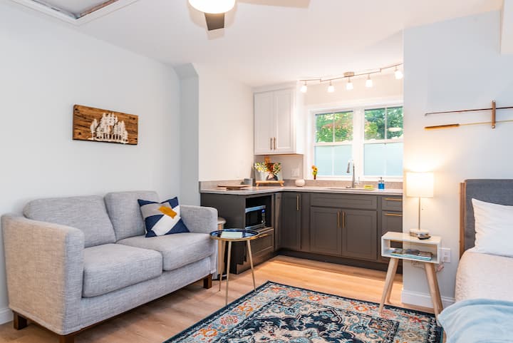 Carriage House In The Trees, Walk To The Beach - East Jordan, MI
