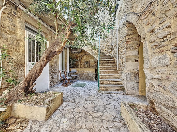 Appartement Cosy Clim/terrasse, Proche Arènes - Nîmes