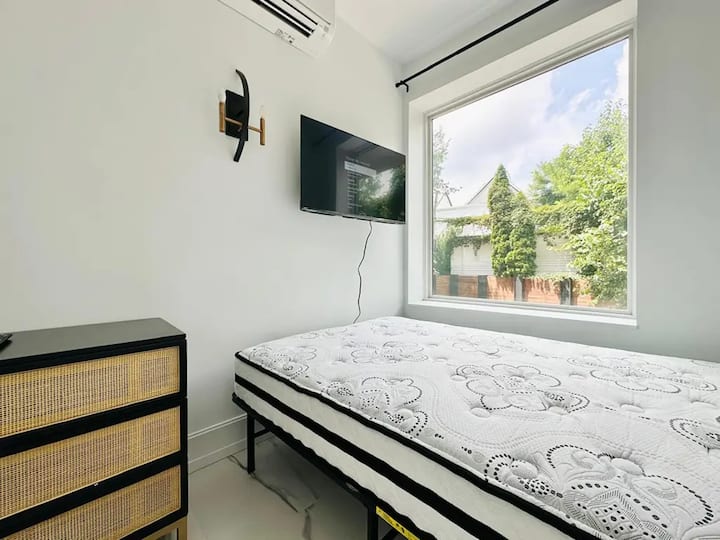 Luxury Building, Laundry, Ac, Gym, Balcony #573 - Manhattan, NY
