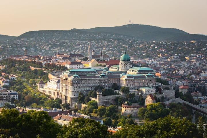 Csendes Lakás Várnegyed 50 Nm - Budapest