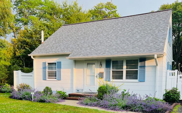 Breezy Beach Vibe Village Home - The Hamptons, NY