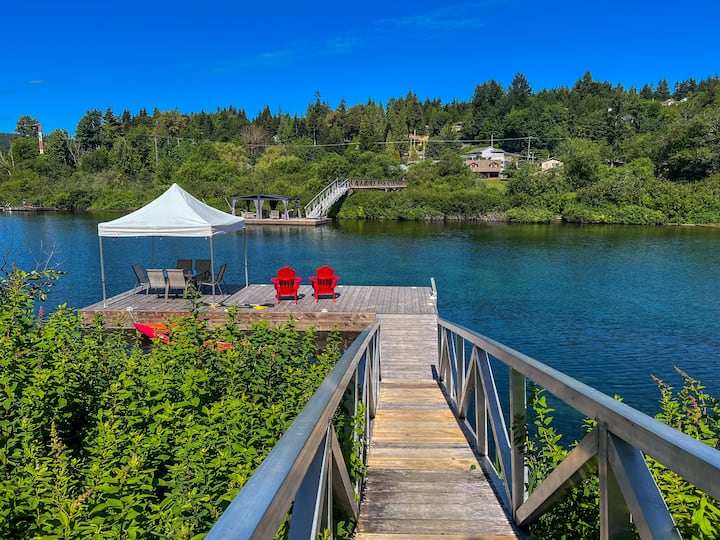 Modern Lakehouse Retreat W/private Dock-sleeps 12 - Lake Cowichan