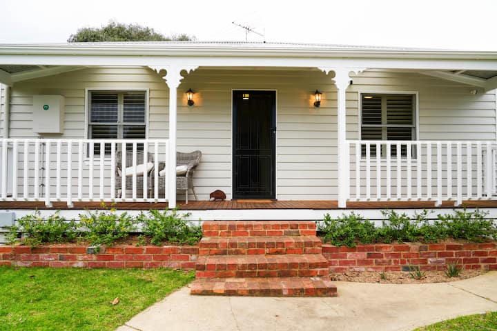 Unwind At This Spacious Eco-friendly 4br Cottage - Torquay