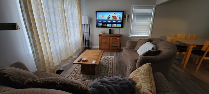 Remodeled House - Cozy - No Pets - Cle 20 Min - Squire's Castle, Willoughby Hills