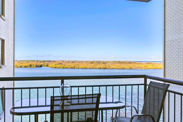 Water Front: Coastal Get Away - Maroochydore