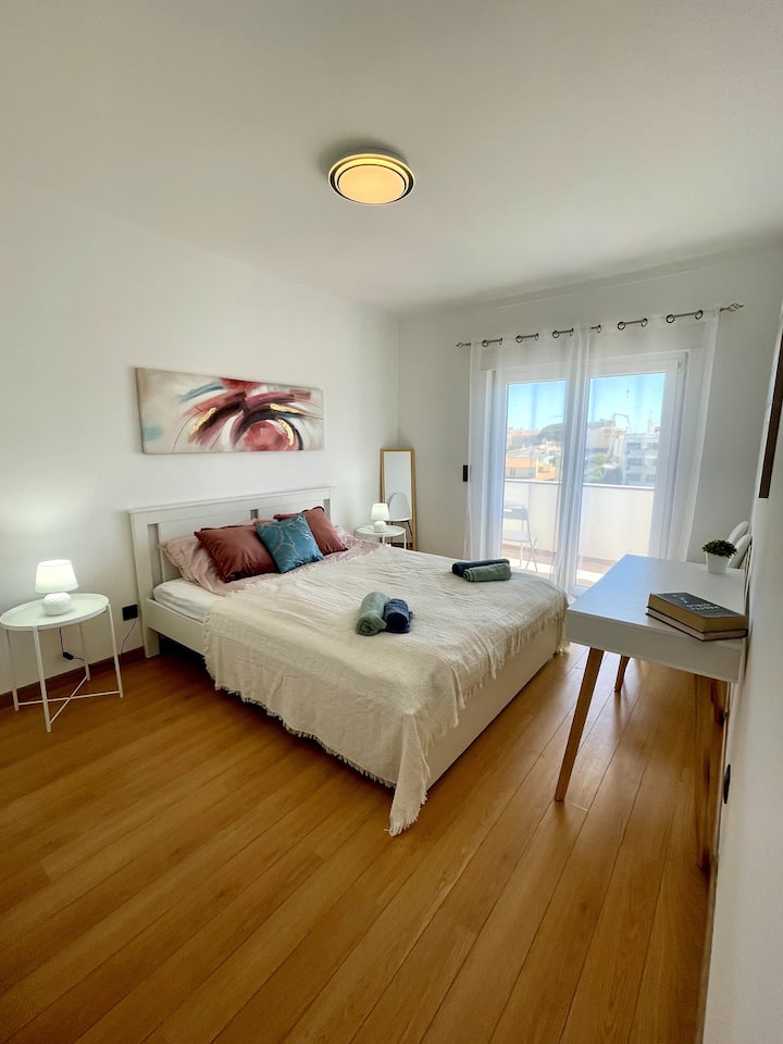 Spacious Bedroom With Private Bathroom And Balcony - Lagos, Portugal