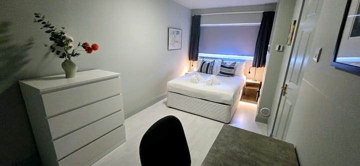 The Mews - 1 Bedroom Apartment With Parking - Brighton