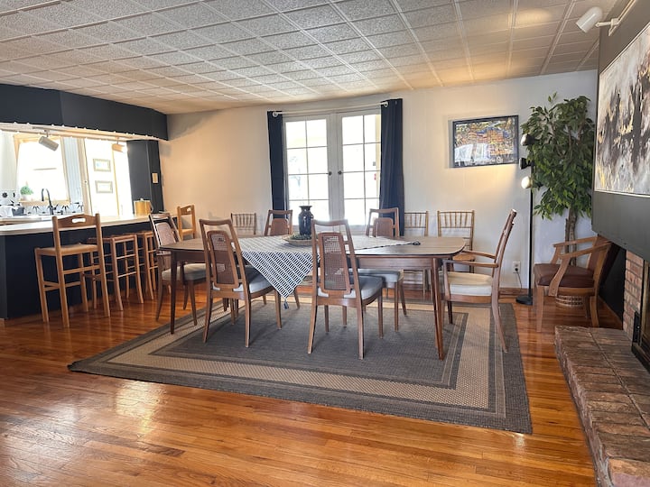 Best Price Match! Perfectly Located House For 12+ - Traverse City, MI