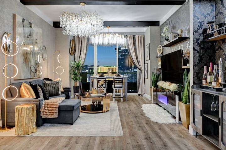 Luxurious 34th Floor Penthouse On Lv Strip! -