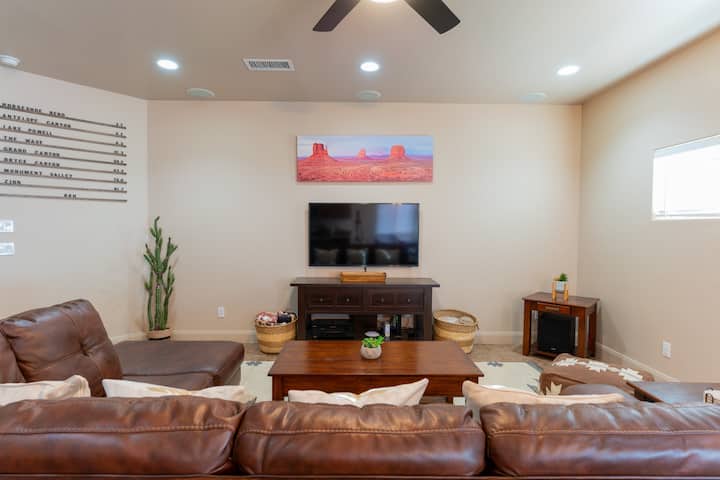 Red Rock Hangout: Boat Parking, Hot Tub, Game Room - Page, AZ
