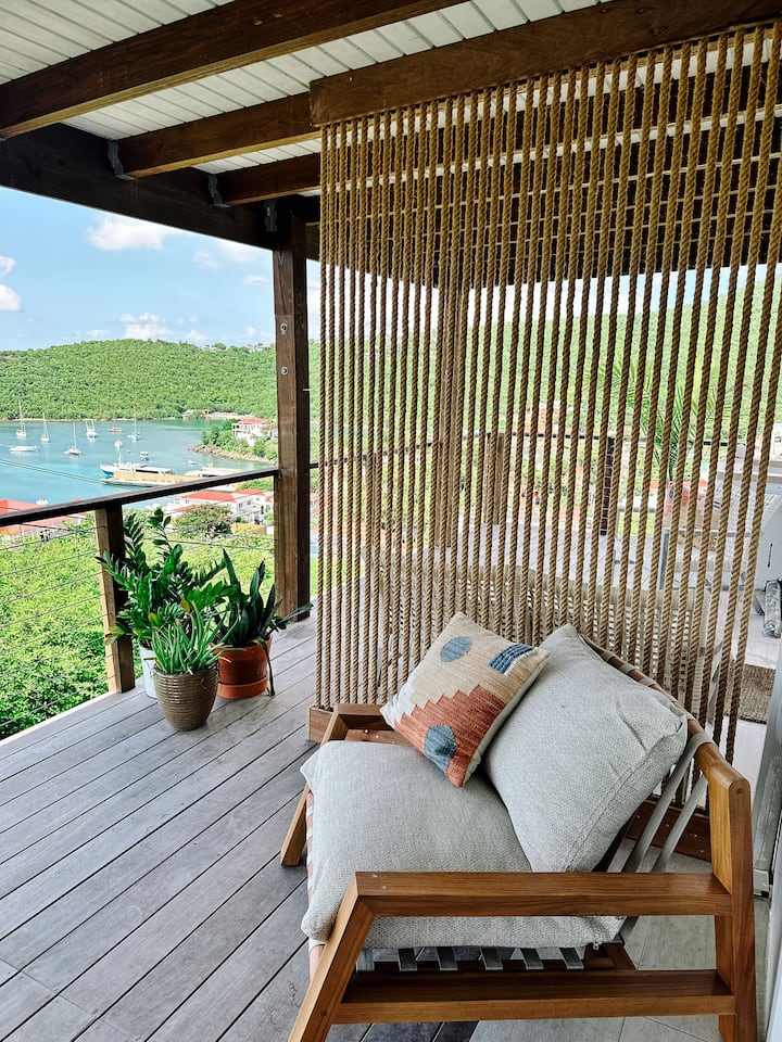 Sleeps 8 / / Walk To Town + Beach - 코랄 베이