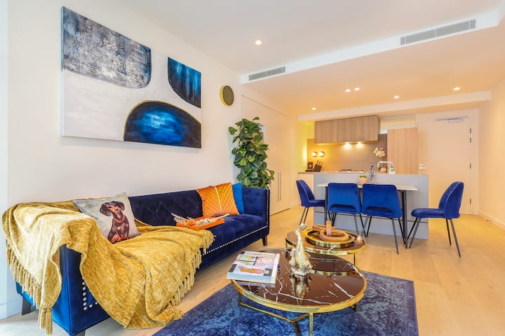 Heart Cbd 1 King +1 Queen Bed - Rod Laver Arena