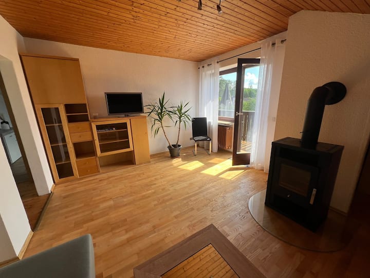 Große Und Helle Wohnung Mit Schönem  Ausblick - 호프