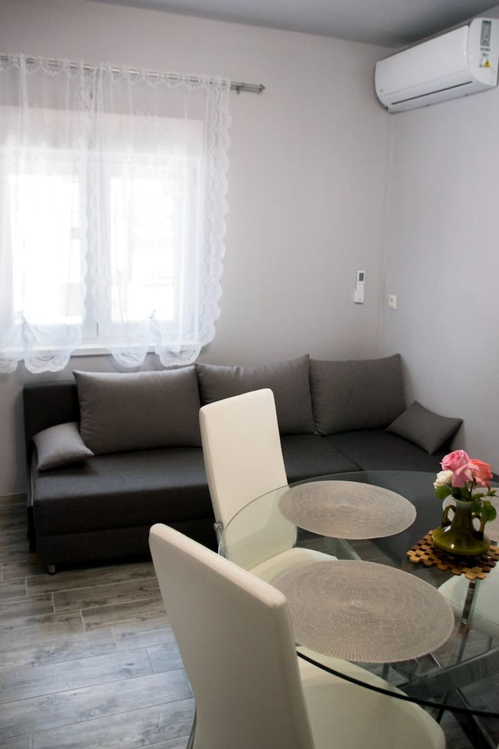Modern Apartment Bruna With Balcony & Free Parking - Podstrana