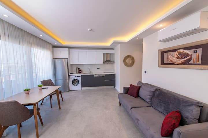 E 2+1 Apartment In Center - Çeşme