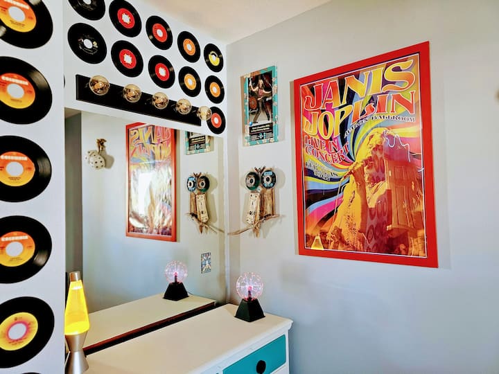 Nostalgic Retro Cottage-faye's Place-fully Fenced - La Crosse, WI