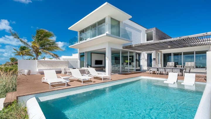 Beachfront · Private Pool & Concierge | Helios - Turks and Caicos Islands