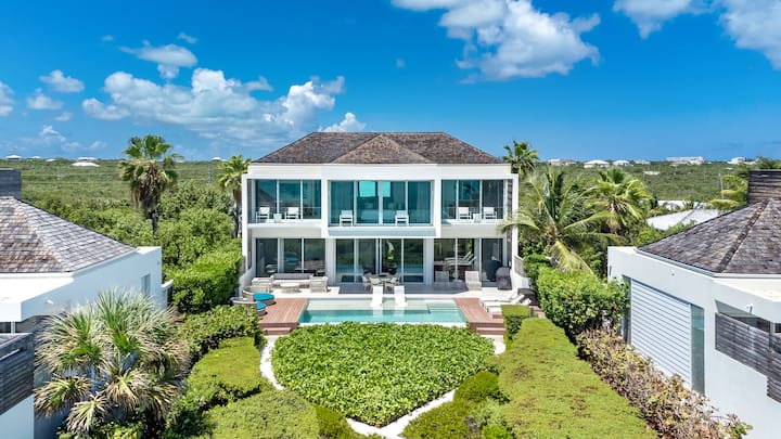 Beachfront · Private Pool & Concierge | Hyperion - Islas Turcas y Caicos