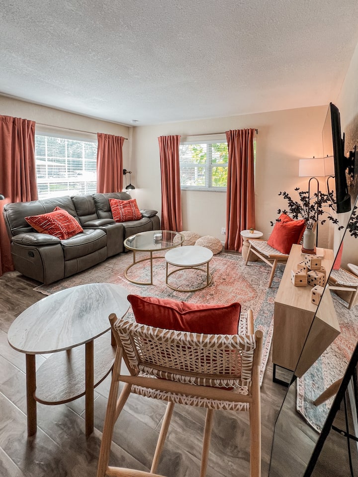 Airport Midtown 3 Min - Heated Pool - Sleeps 12 - Tampa, FL