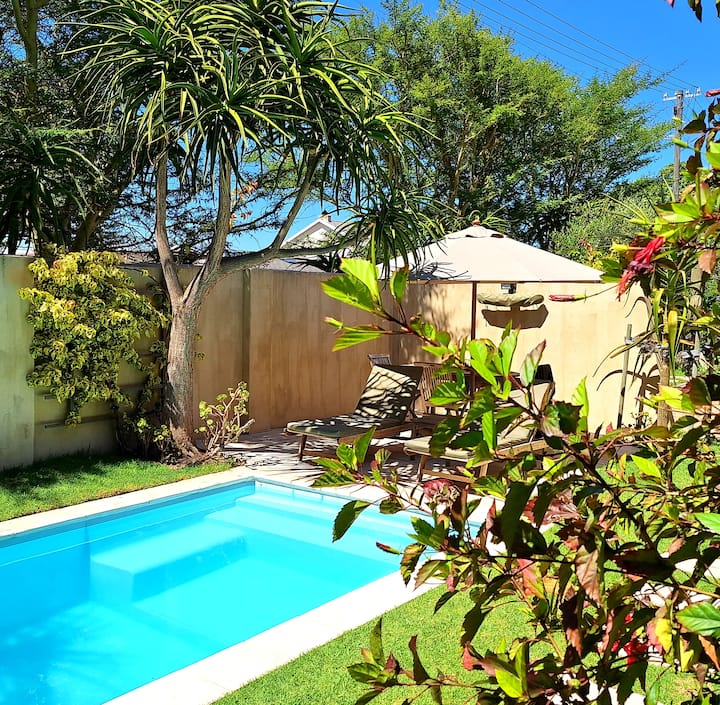 Salty Breeze Boutique Escape: Garden Studio & Pool - Parklands