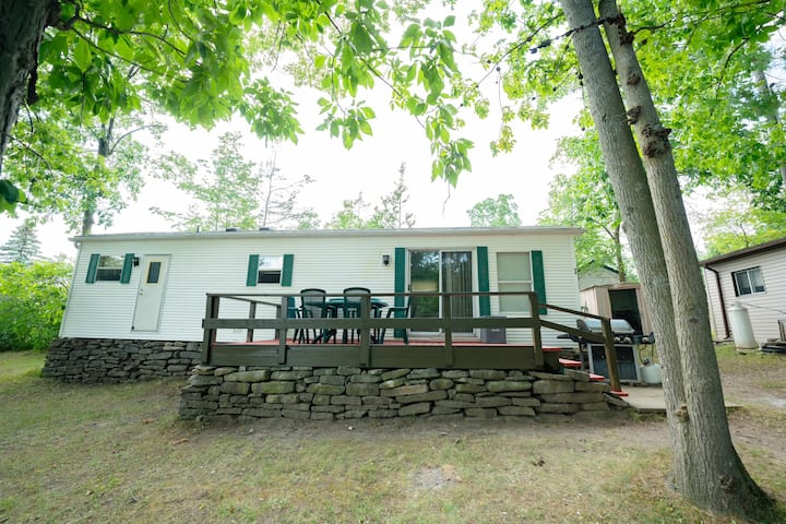 Cozy 3 Bedroom Cabin - Campbellford