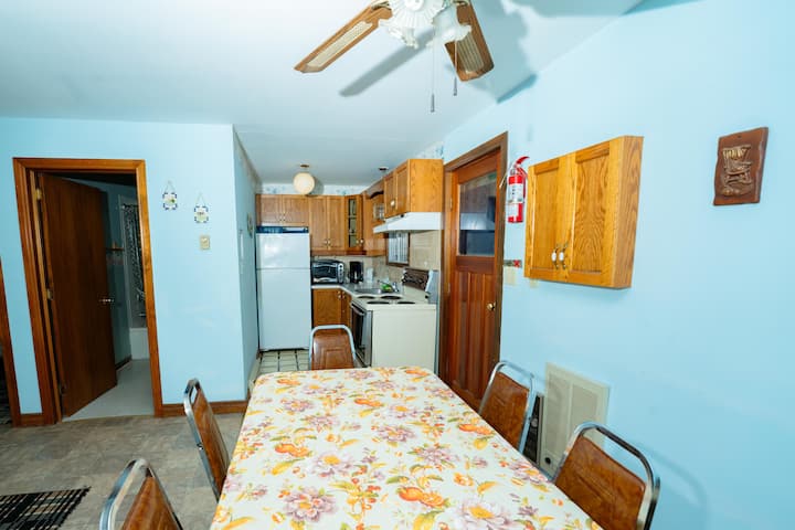 Cozy Waterfront Cottage - Campbellford