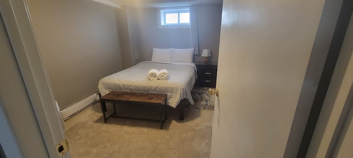 Room In Sault Ste. Marie, Canada - Sault Ste. Marie, MI