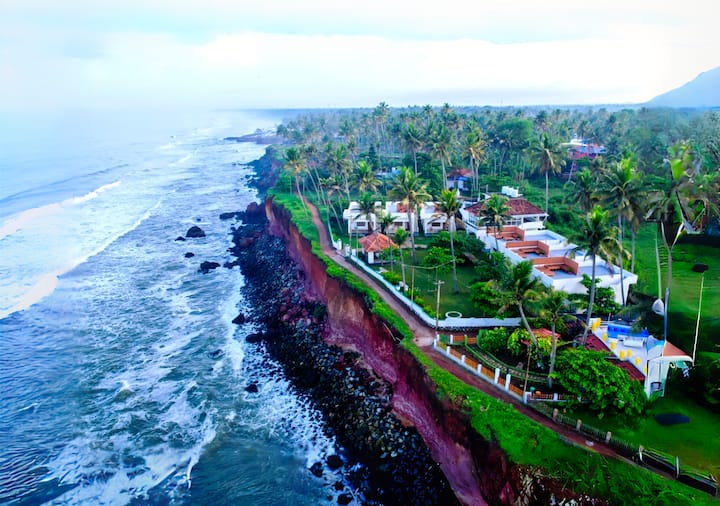 Cliff Edge Beach View Cottage With Private Beach - Varkala