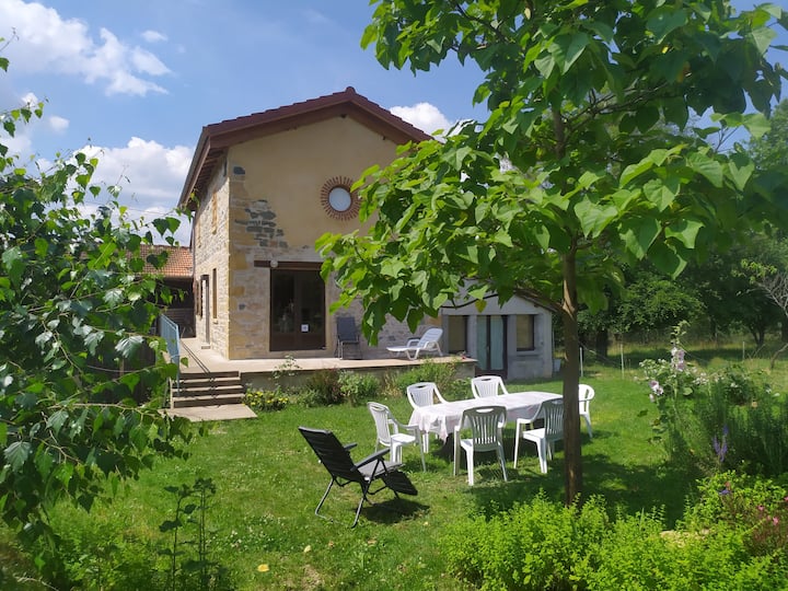 Gîte Jardin Au Calme Jusqu'à 8 Voyageurs - Rhône-Alpes
