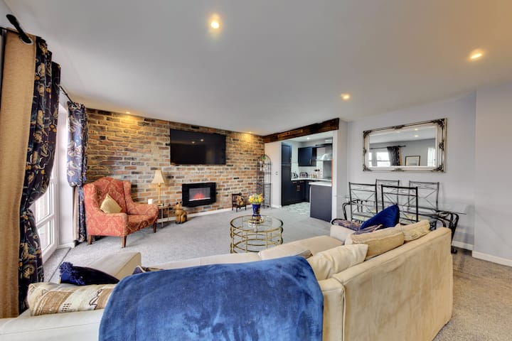 Stylish City Apartment With Parking - York