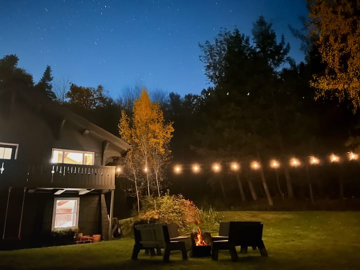 Cedar Chalet: Cozy, Updatesd, And Secluded - Stowe, VT