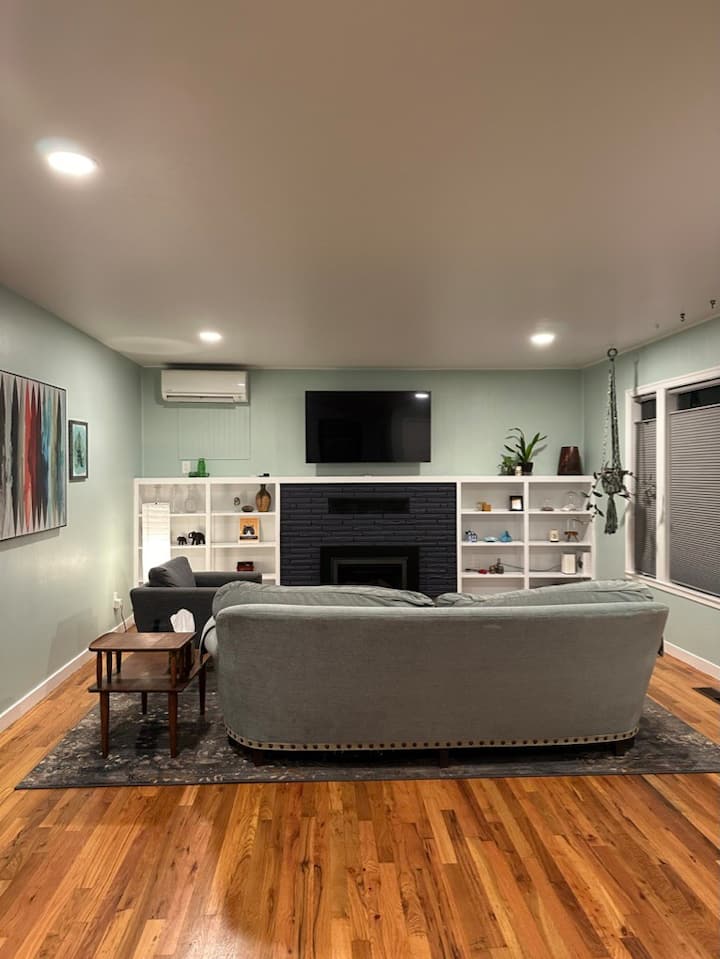 Quiet Mid-century Cottage - Grass Valley, CA