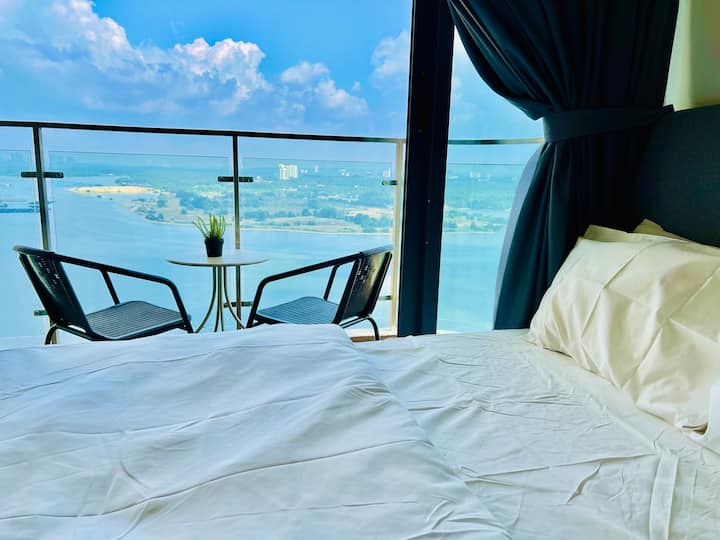 Royal Coastal Paradise W 2 Balcony @L19 10-14pax - Johor Bahru
