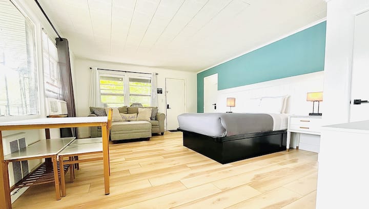 Sunrise Kitchen Studio  (Amazing Lake View) - Corinth, NY