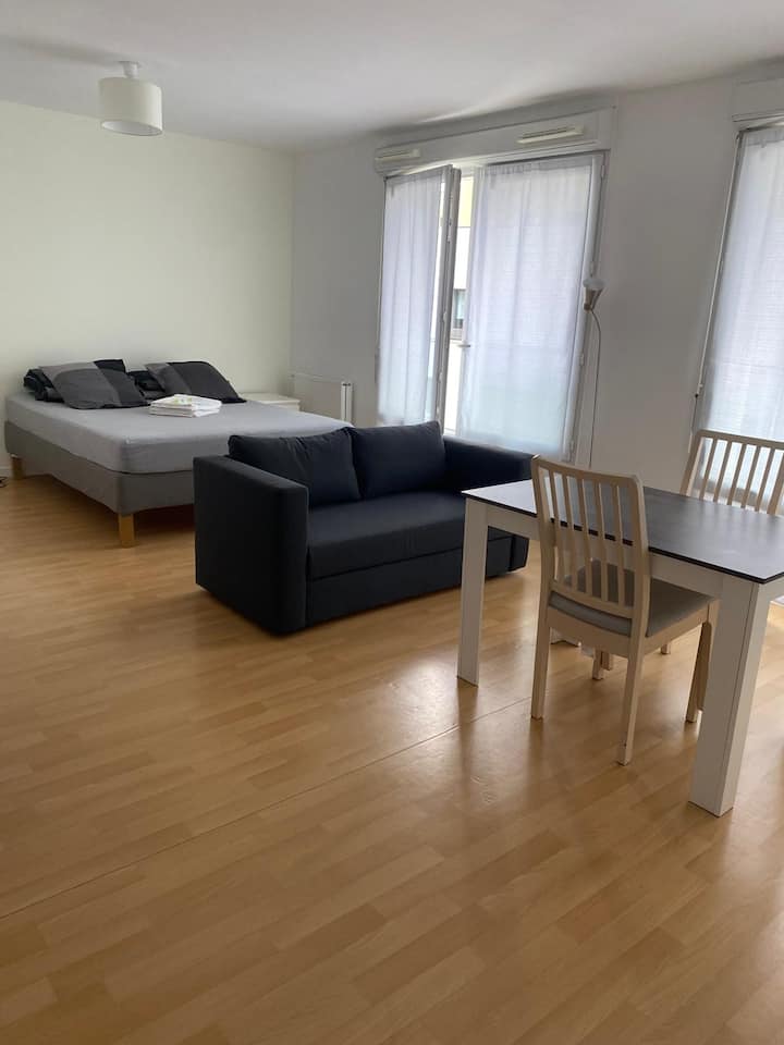 Studio 37 M². Rer Laplace. Maison Des Exam - Gentilly