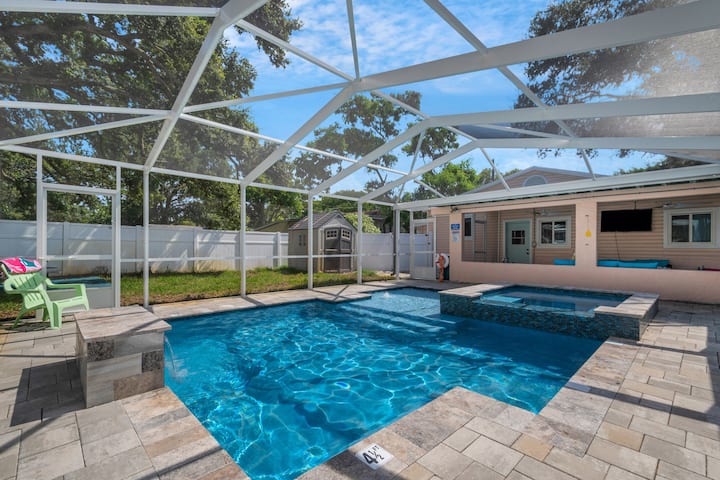 Pool Heat Included! Six Minutes To Beach - Clearwater Beach, FL