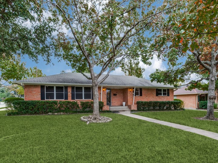 Calm Oasis- 4/2/2 On Quiet Block - Richardson, TX