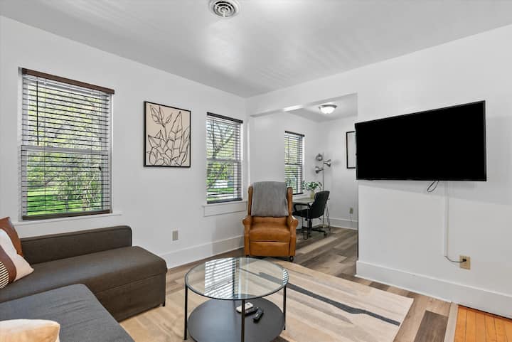 Steps From Lake | Ac | Bayview Gem | 1br - Milwaukee, WI