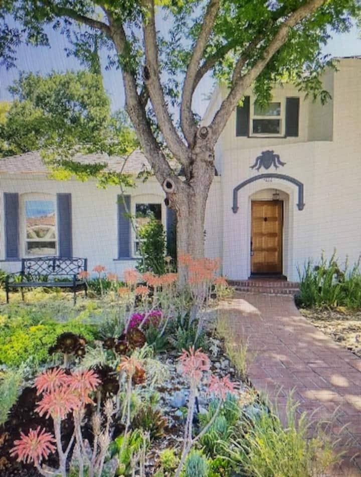 Charming And Spacious 3/2 Home On A Peaceful St. - Stockton, CA