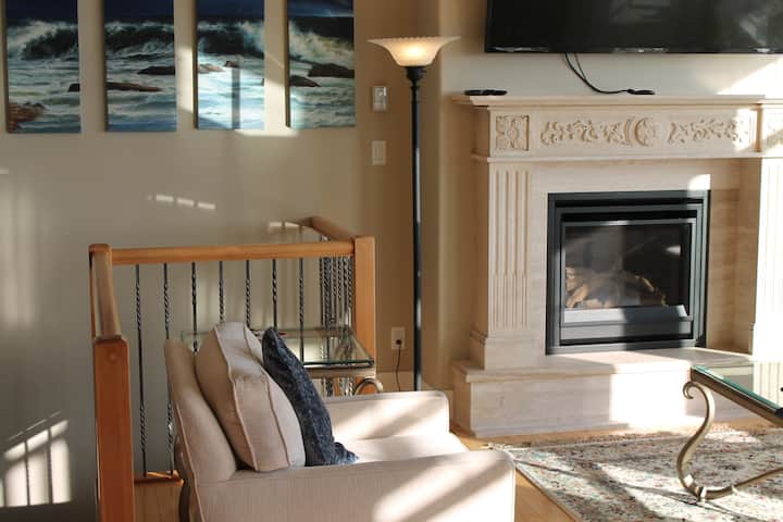 “Serene Coastal Retreat- Ocean View Upper Suite - Nanaimo