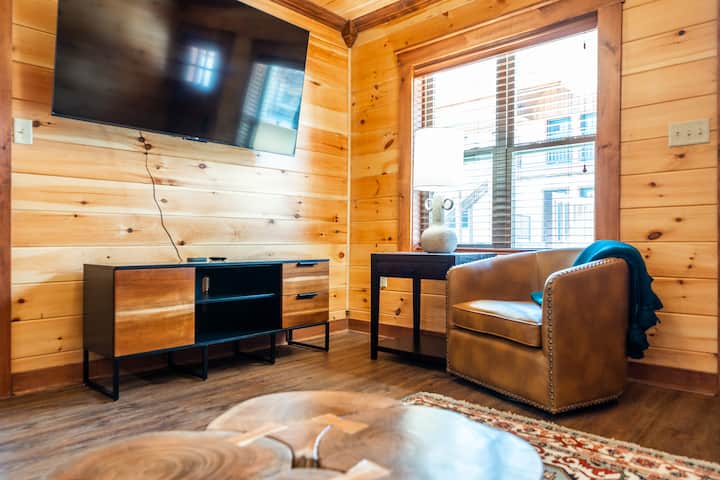 Best Cottage 01, King Luxury Suite Full Kitchen - Hot Springs, AR