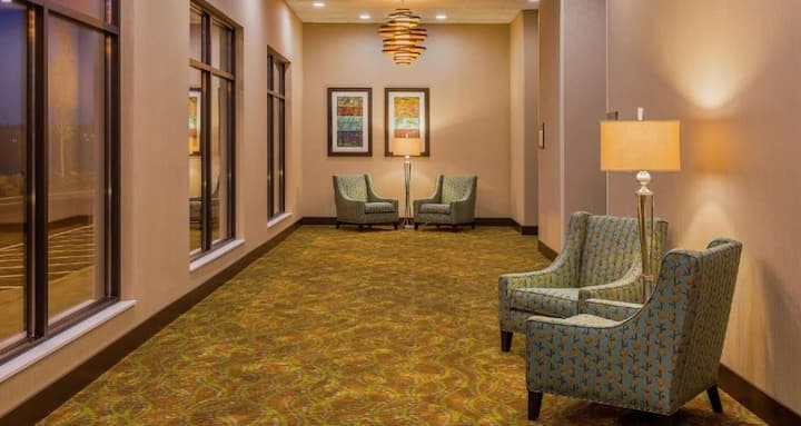 Two Queens Studio W/ Indoor Pool In Or - Bend, OR