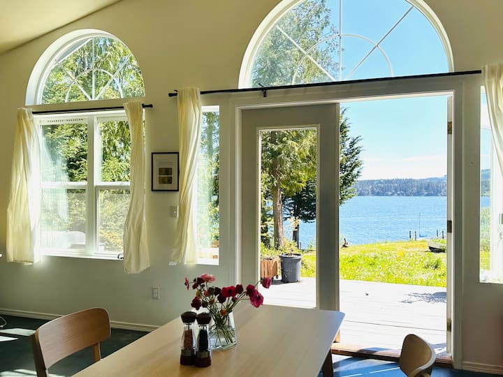 Olympic Explorer Cabin On The Water With Kayaks - Sequim, WA
